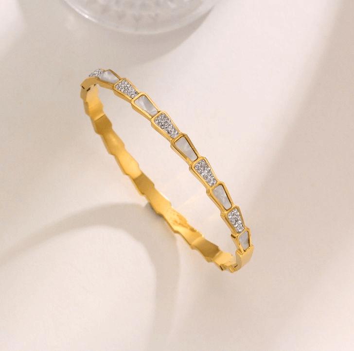 Fashion & western Jewellery for women online in India – ARISAA